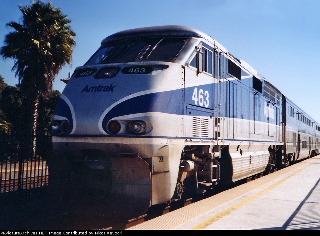Amtrak Surfliner paused at Oceanside on the way to LA